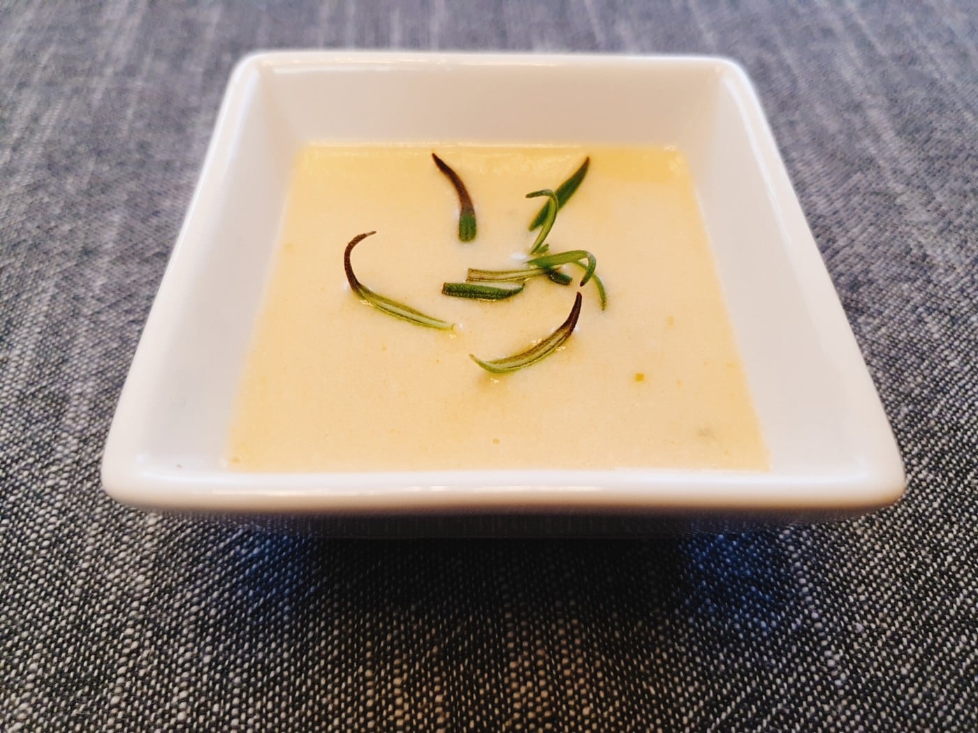 Sos rozmarynowy - Kamila gotuje - iLoveCooking.pl